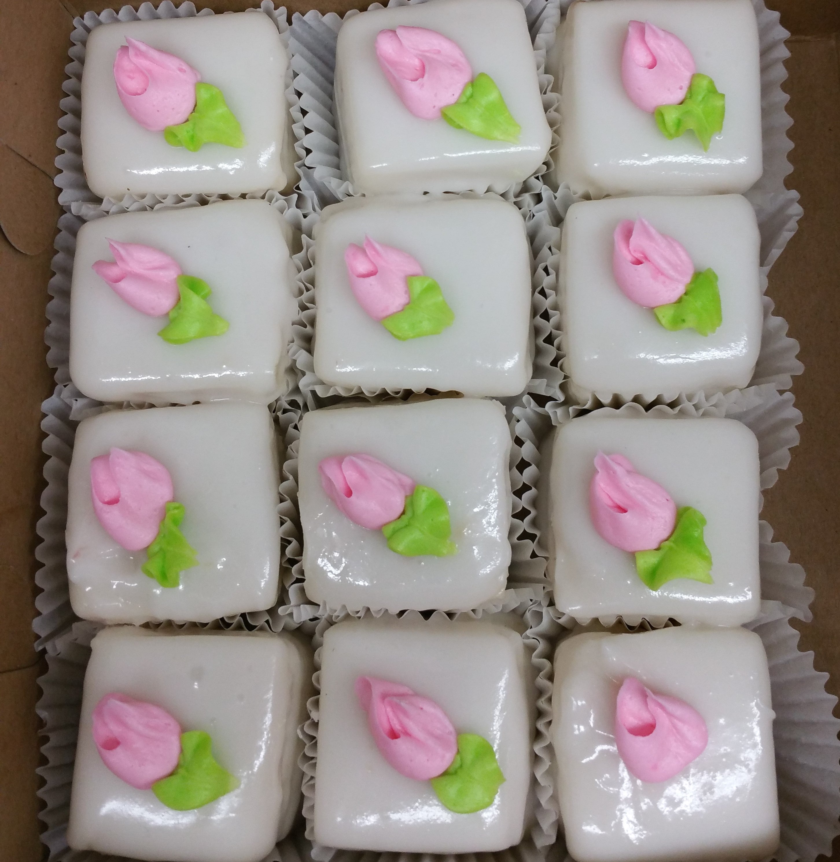 Desserts & Treats – Poul's Bakery
